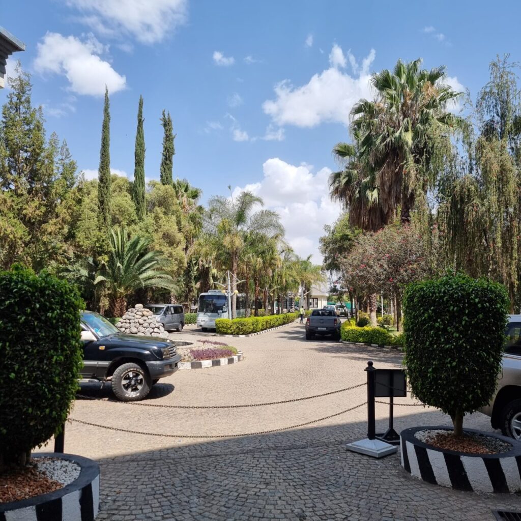 지금 이 히치하이커는 빅뱅으로 향한다 (2) | TYPICA Lab